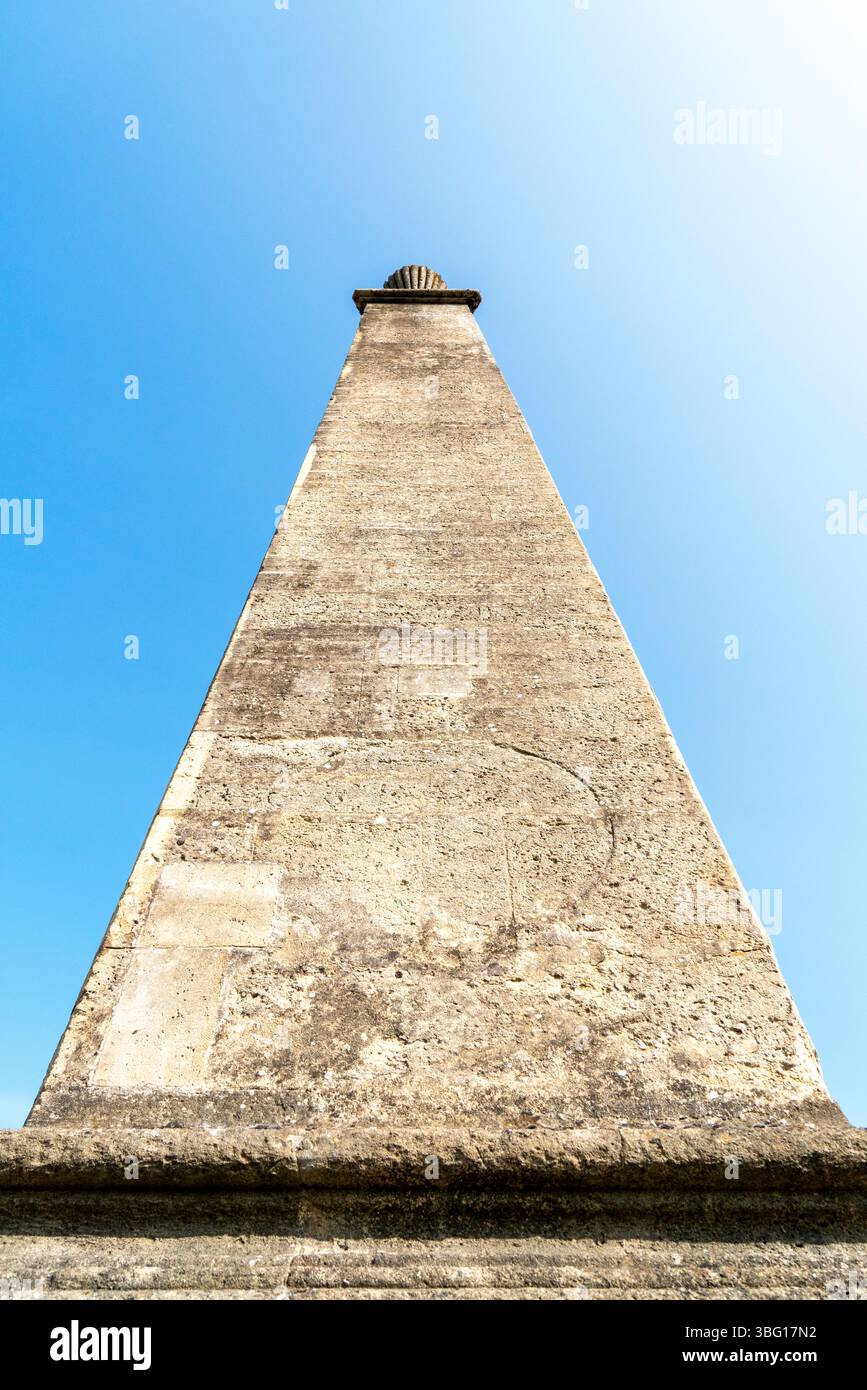 Obelisk building hi-res stock photography and images - Alamy