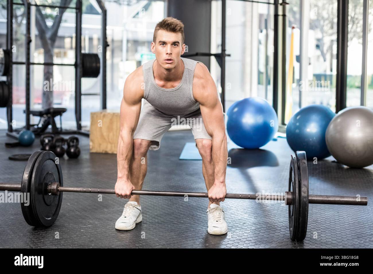 Muscular man performing deadlift hi-res stock photography and images ...