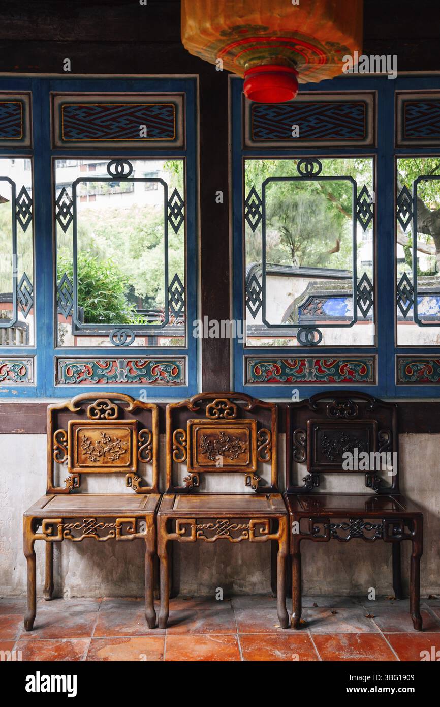 Chinese traditional house interior hi-res stock photography and images ...