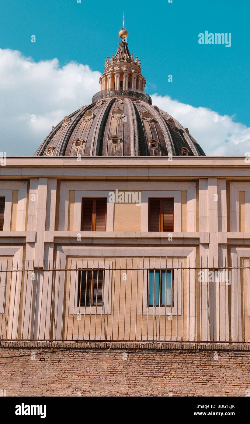 Residential vs monumental hi-res stock photography and images - Alamy