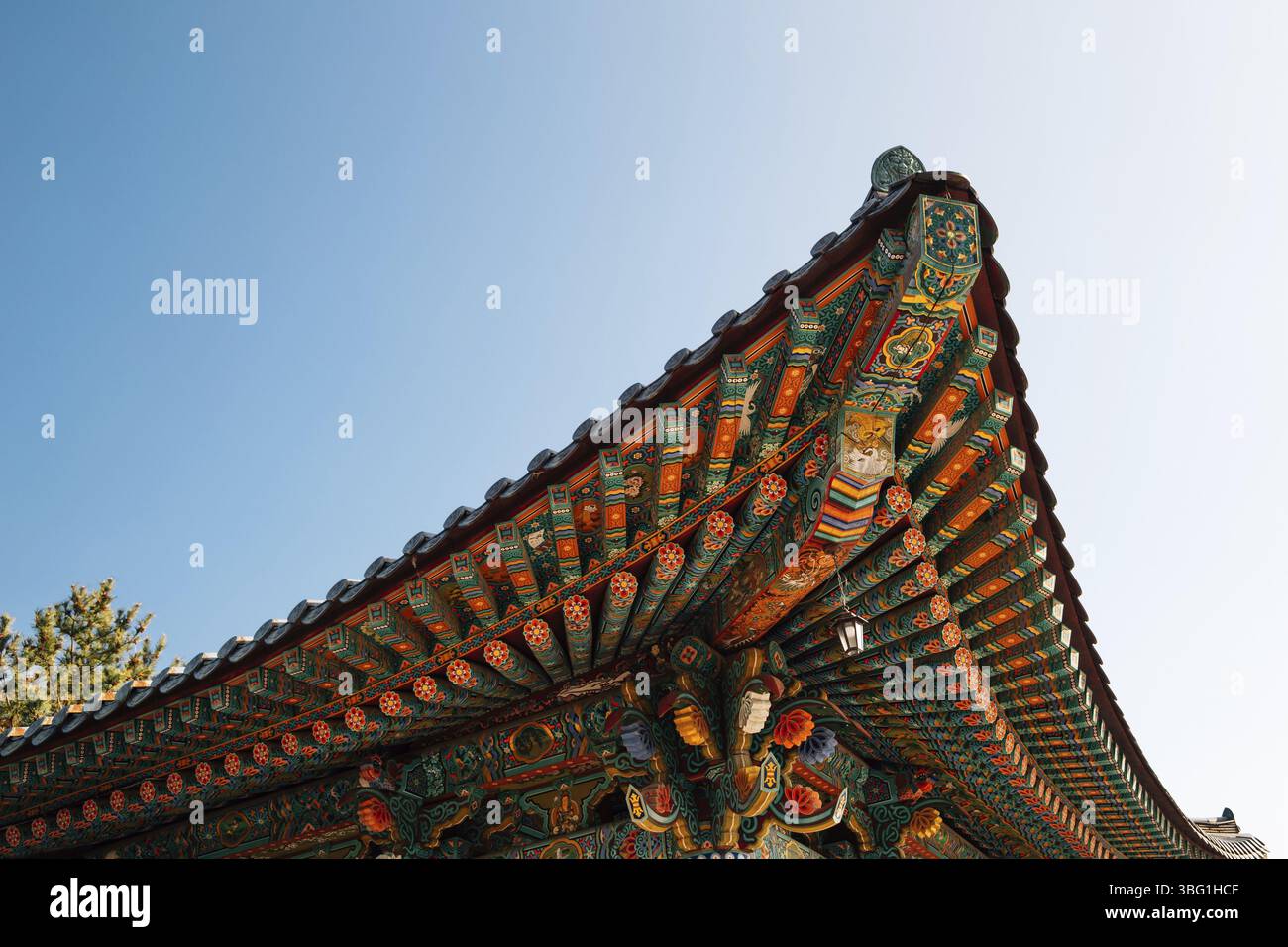 Korean traditional roof eaves at Huhuam temple in Yangyang, Korea Stock ...