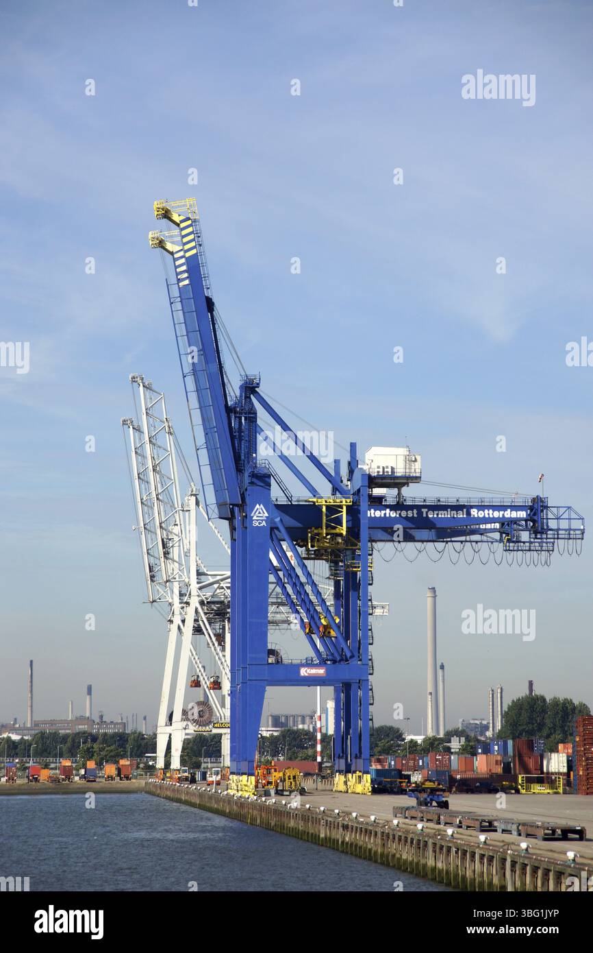 Container loading bridge in the port of Rotterdam Stock Photo - Alamy