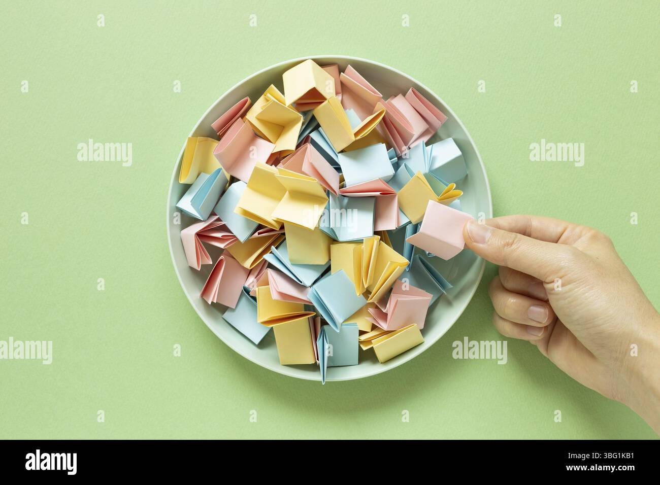 Lotto draw winner hi-res stock photography and images - Alamy