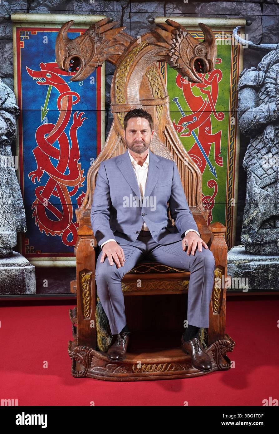 Gerard Butler attending a photocall for How to Train Your Dragon at ...