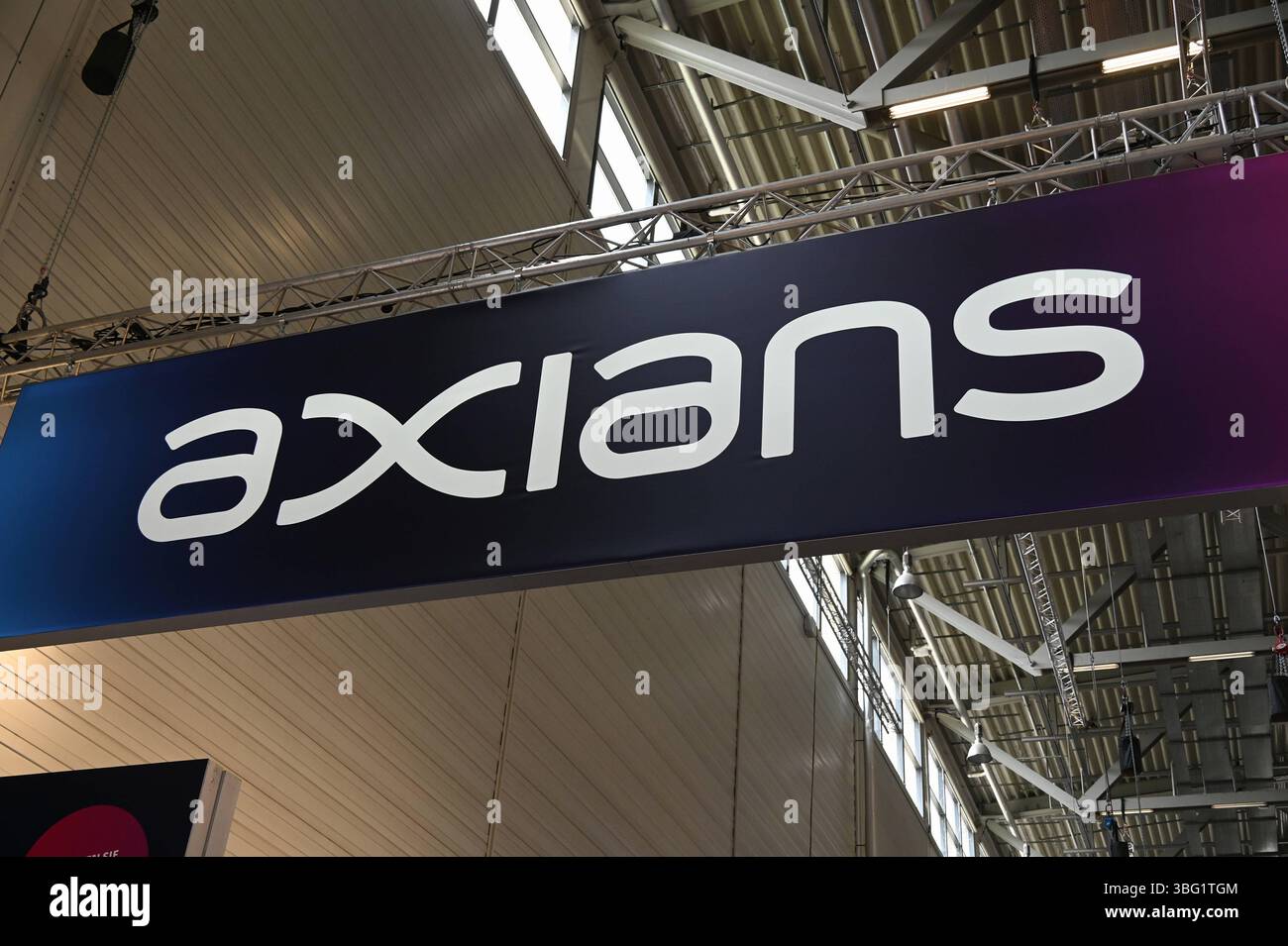 Logo und Schriftzug AXIANS, Axians ist eine weltweit operierende ...