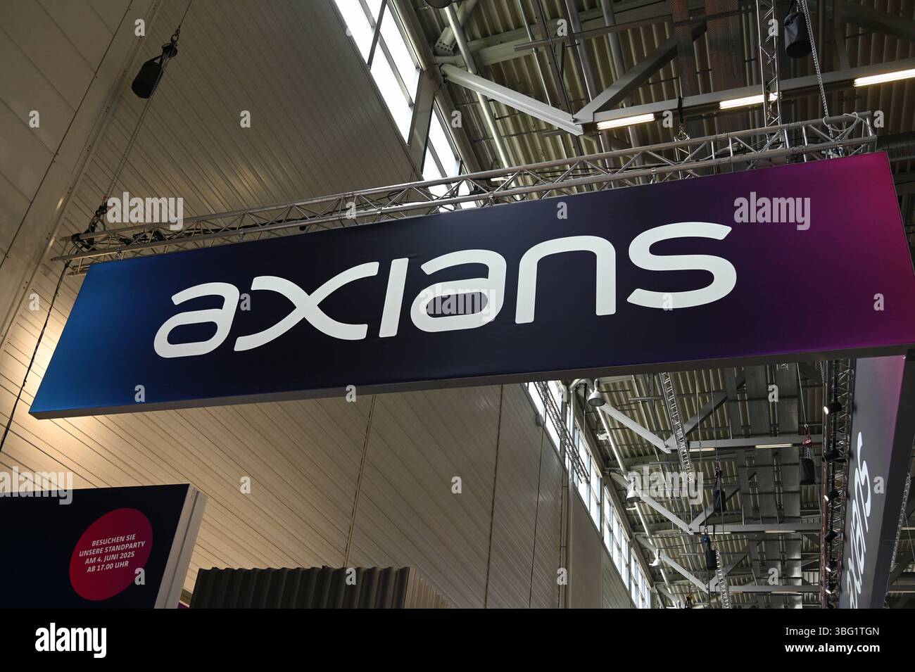 Logo und Schriftzug AXIANS, Axians ist eine weltweit operierende ...