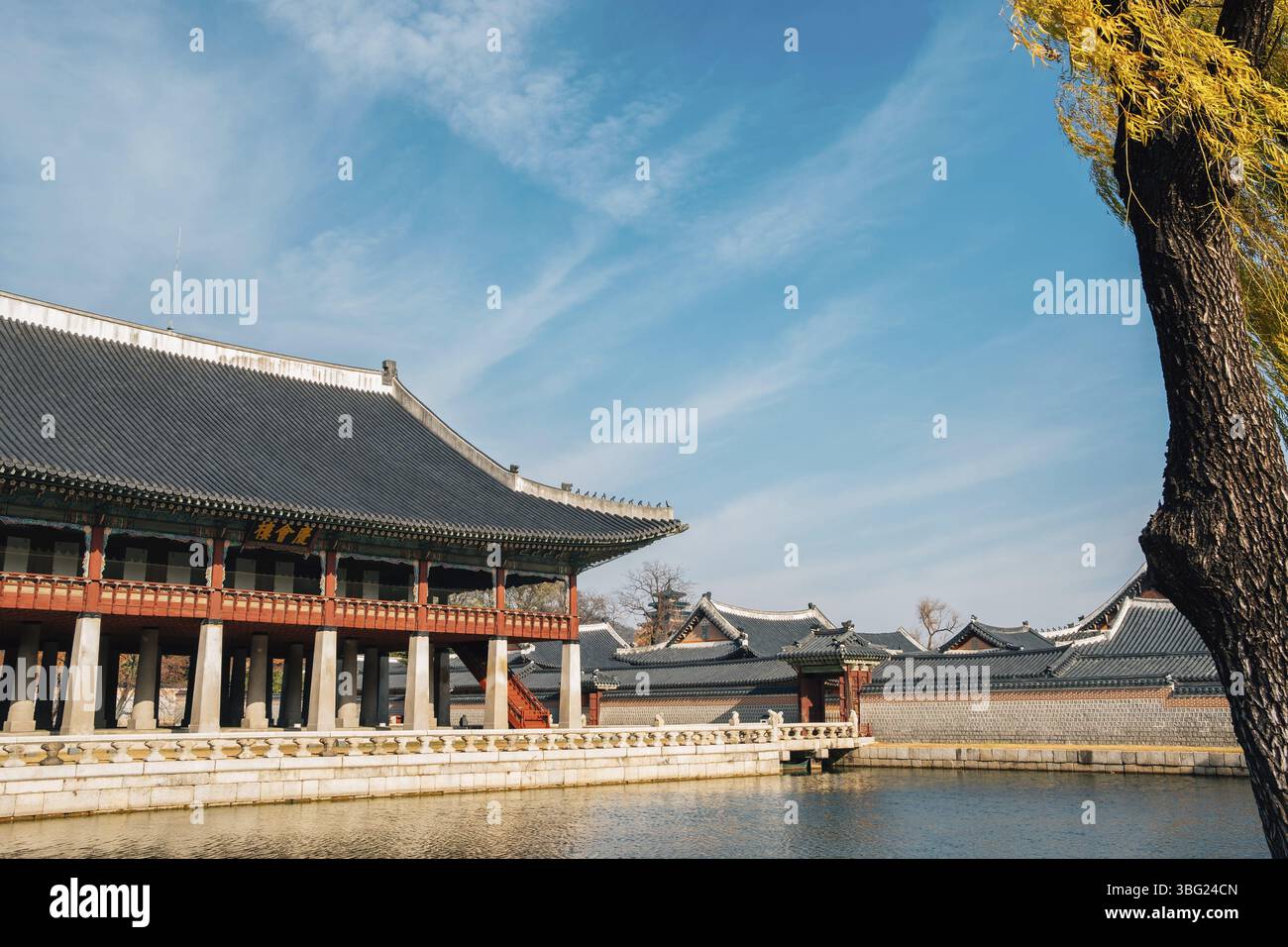 Gyeongbokgung Palace Gyeonghoeru with pond in Seoul, Korea Stock Photo ...