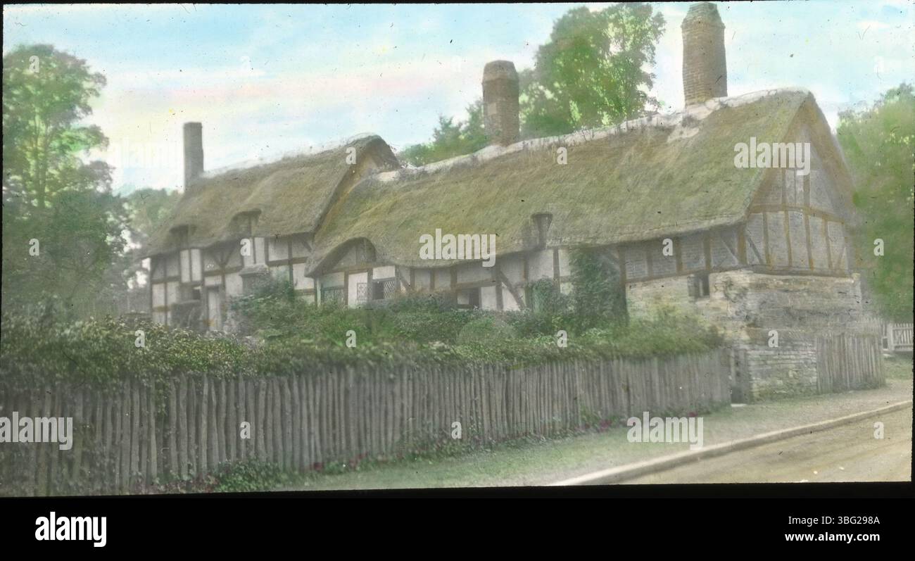 Exterior view of Anne Hathaway's Cottage in Shottery, near Stratford ...