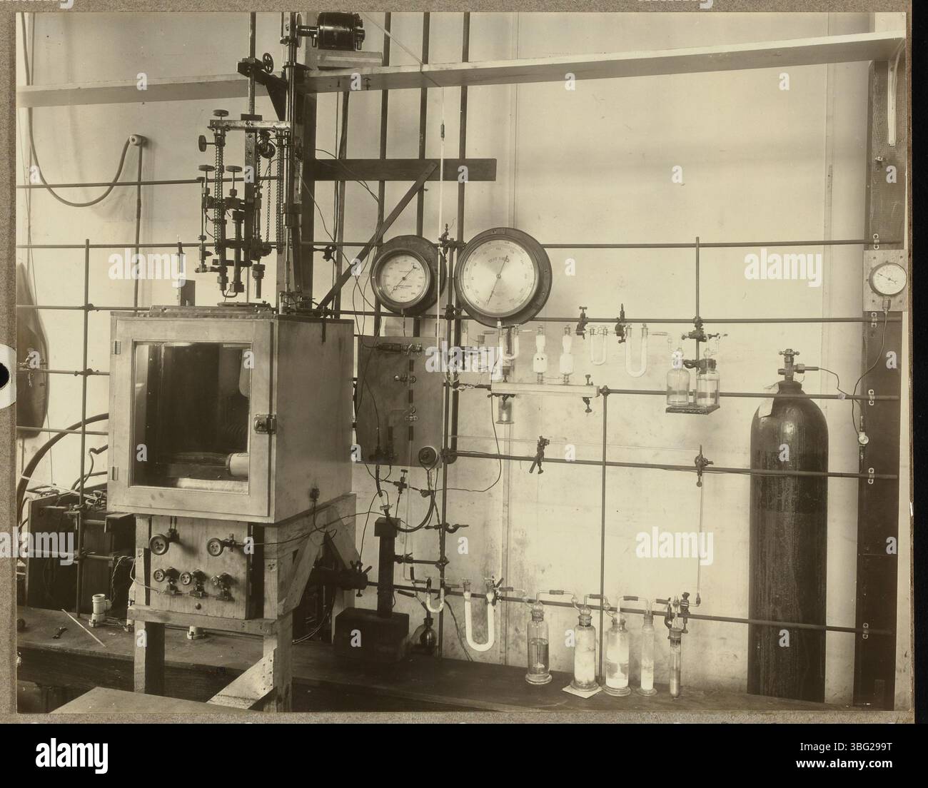 This image from August 21, 1928, shows the apparatus used to measure ...