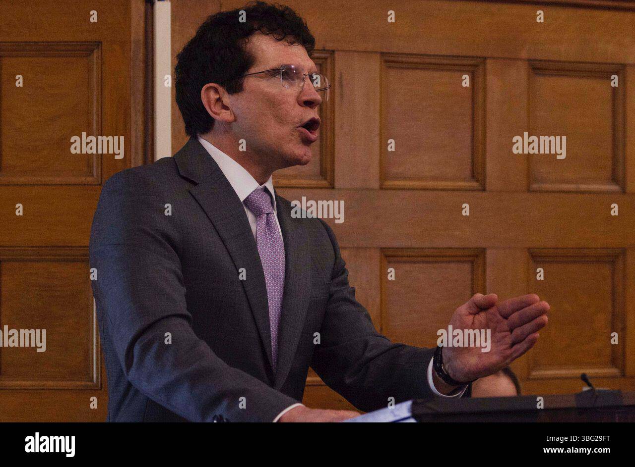 Defense attorney Robert Alessi takes the stand during Karen Read's ...