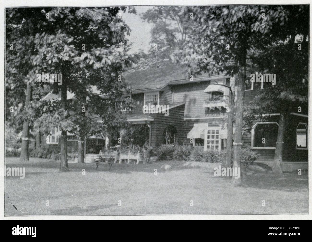 This 1910 photo shows the Eva Gray House, located in Columbus, Ohio ...
