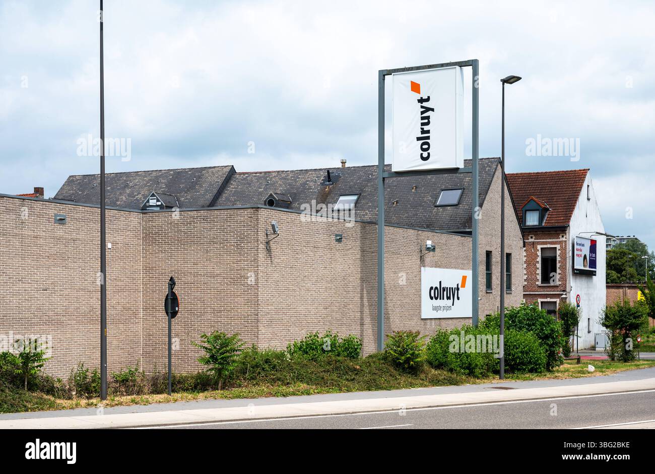 Sign and logo of the Colruyt retail supermarket chain Tienen, Flemish ...