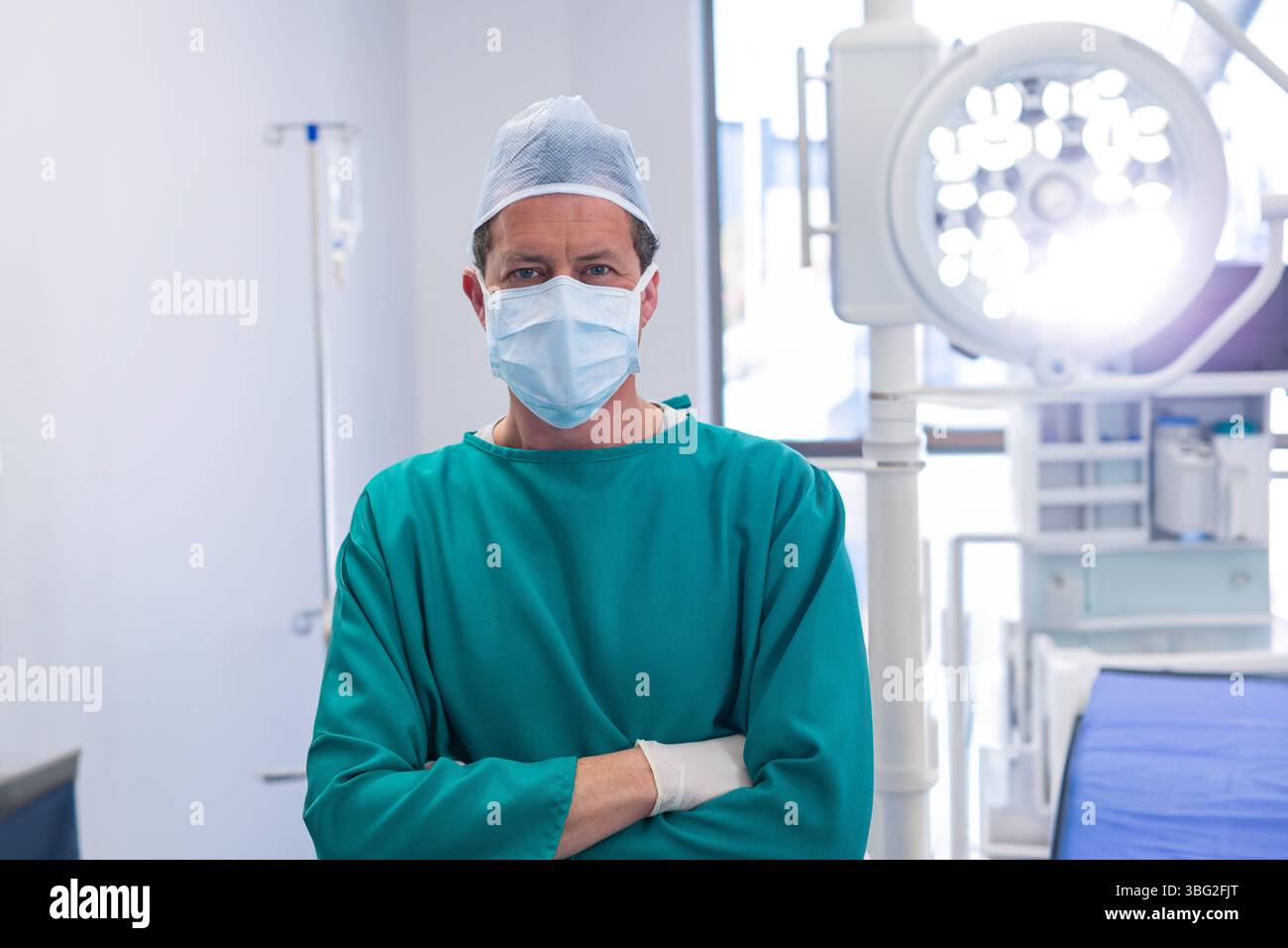 Iv drip stand surgeon hi-res stock photography and images - Alamy