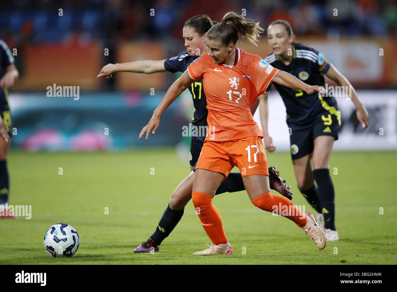 TILBURG - (l-r) Emma Lawton of Scotland , Victoria Pelova of Holland ...