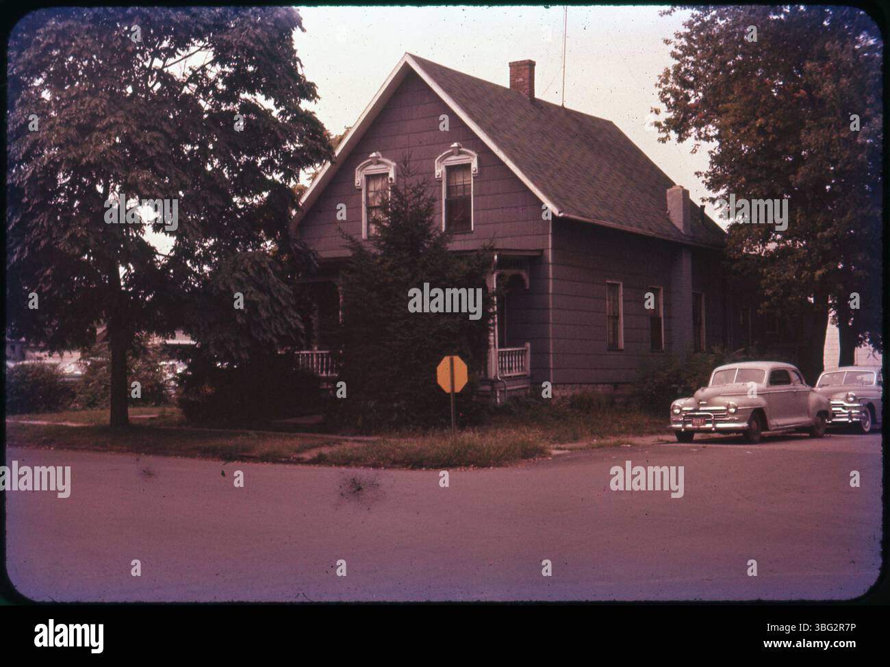 Photograph of the intersection at East Main Cross Street and East ...