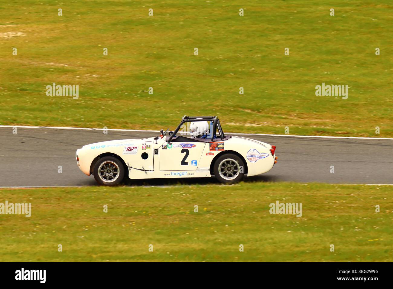 CLASSIC CAR CLUB RACING CADWELL PARK Stock Photo - Alamy