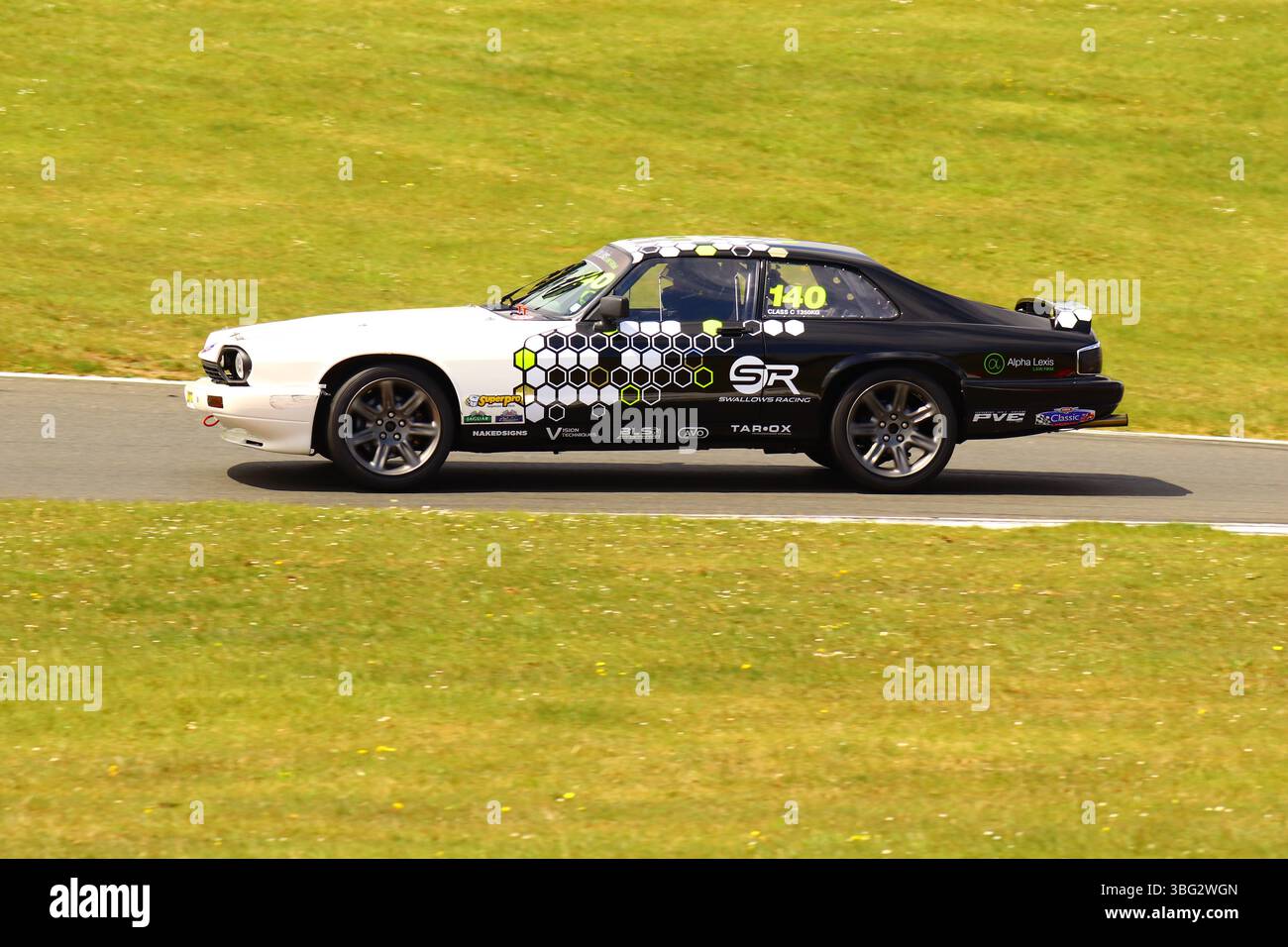 CLASSIC CAR CLUB RACING CADWELL PARK Stock Photo - Alamy