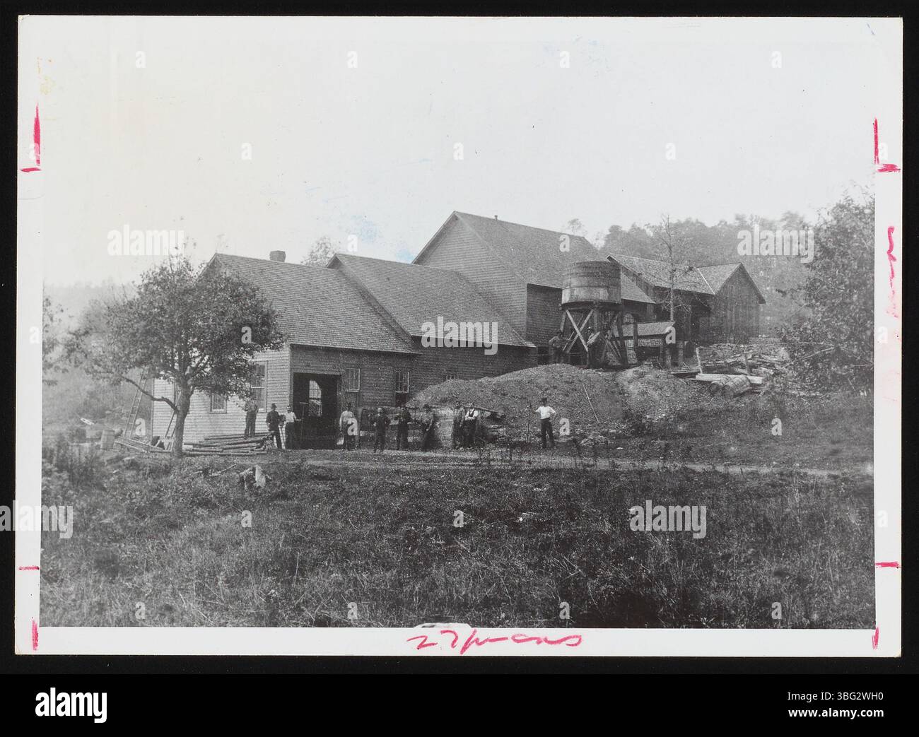 A 1920s image shows employees at the Hercules Powder Company’s ...
