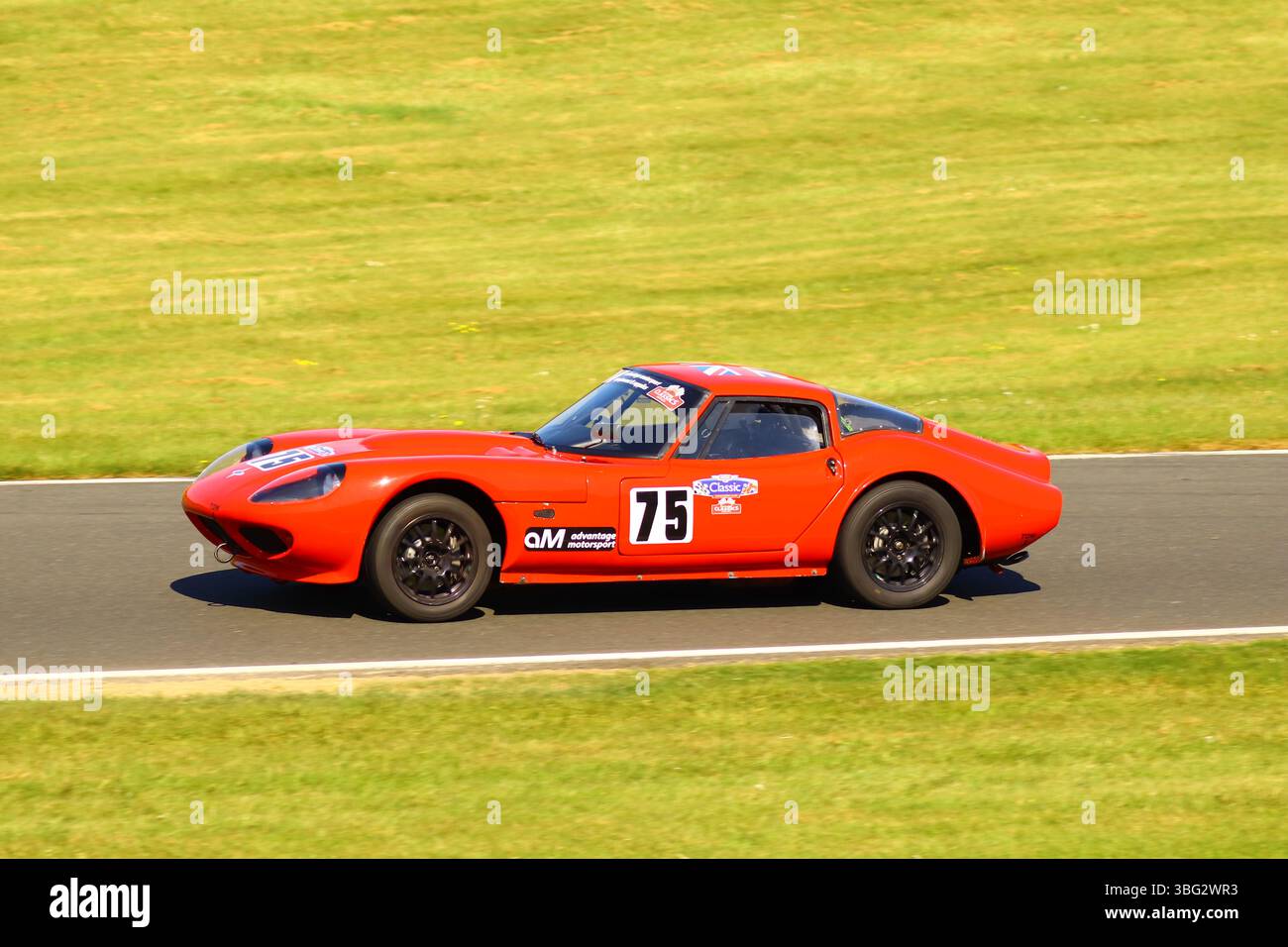 CLASSIC CAR CLUB RACING CADWELL PARK Stock Photo - Alamy