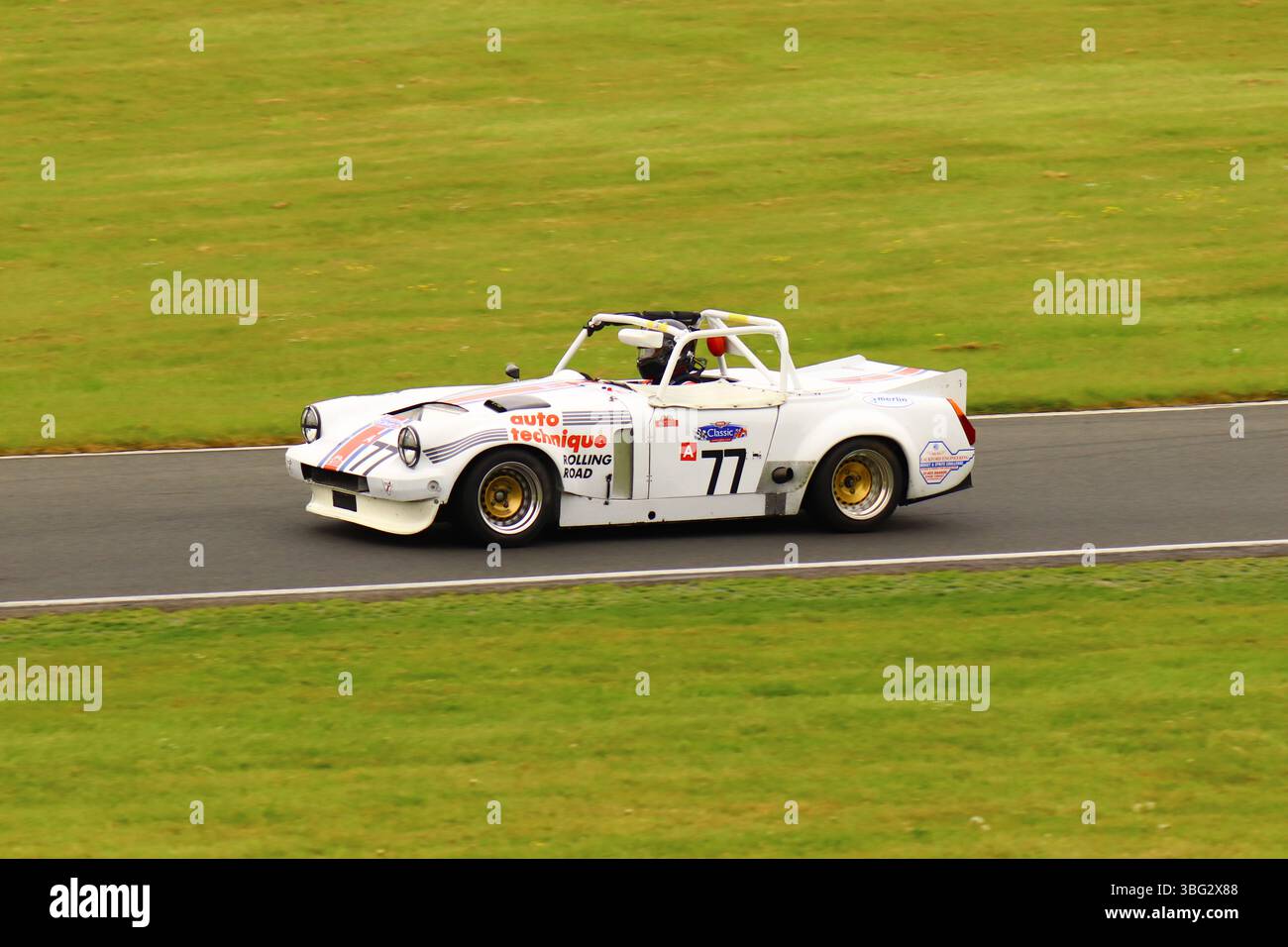 CLASSIC CAR CLUB RACING CADWELL PARK Stock Photo - Alamy
