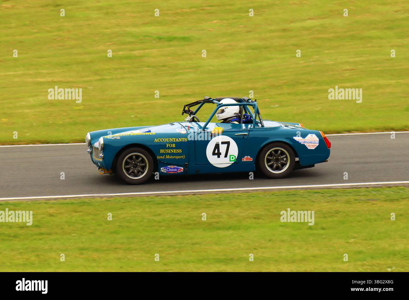 CLASSIC CAR CLUB RACING CADWELL PARK Stock Photo - Alamy
