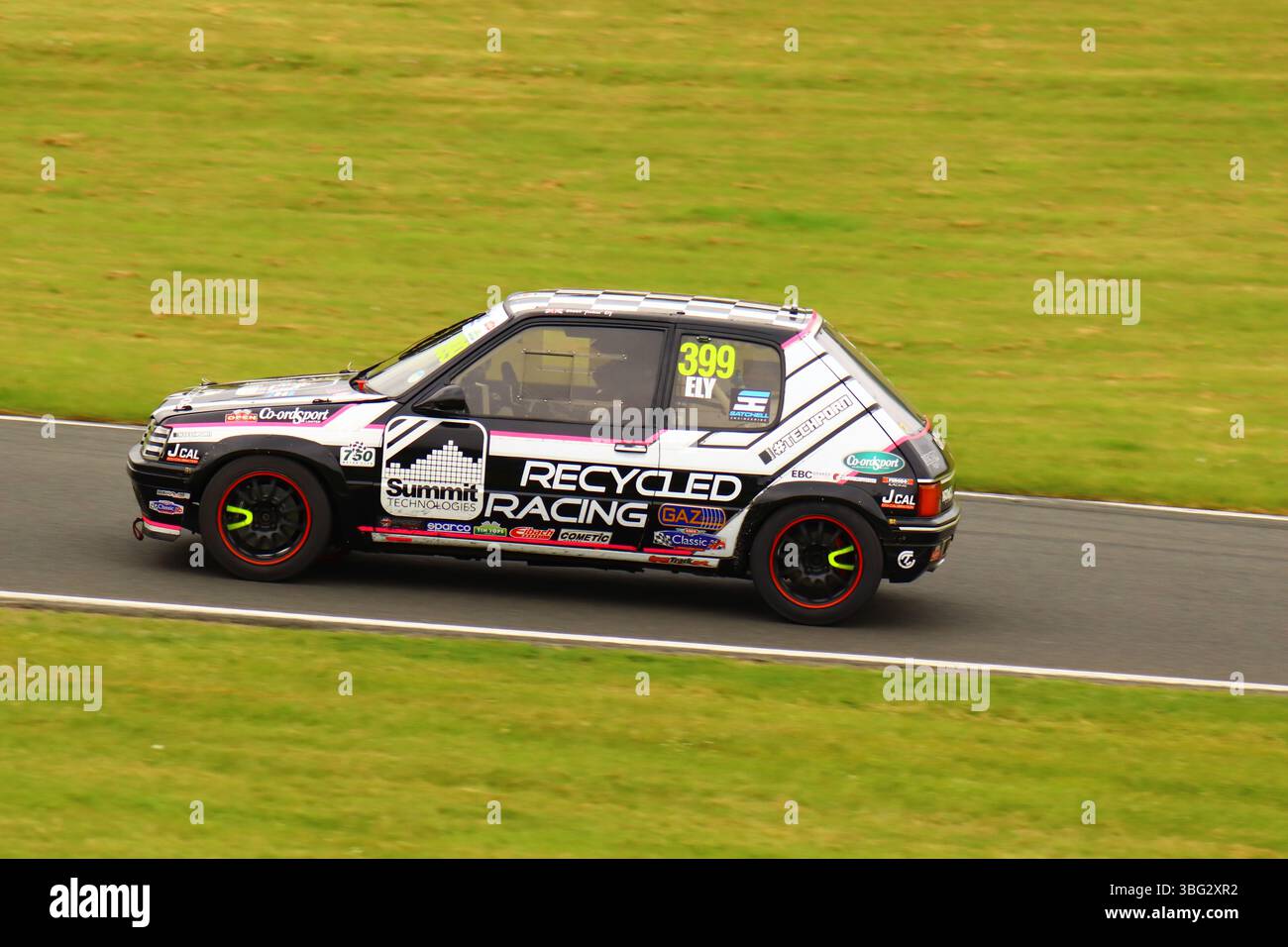 CLASSIC CAR CLUB RACING CADWELL PARK Stock Photo - Alamy