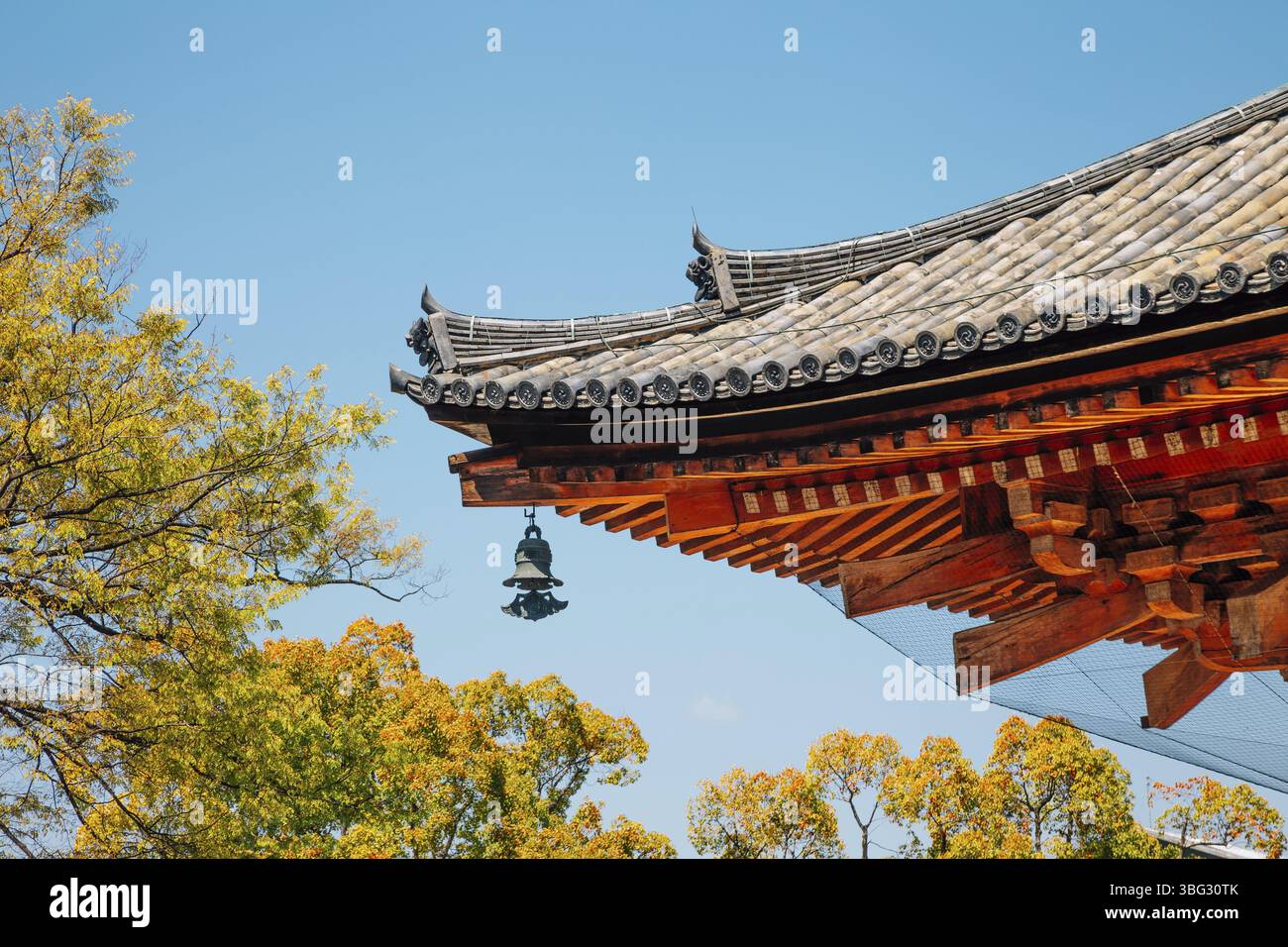 Japanese roof tile hi-res stock photography and images - Alamy