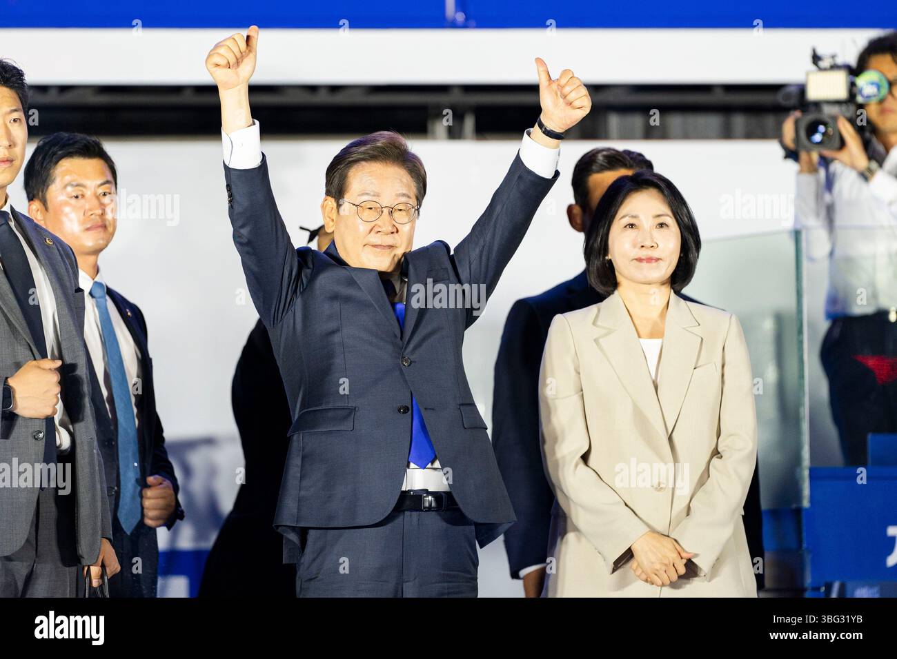 Seoul, Seoul, Korea. 4th June, 2025. South Korea's liberal opposition candidate LEE JAE-MYUNG ...