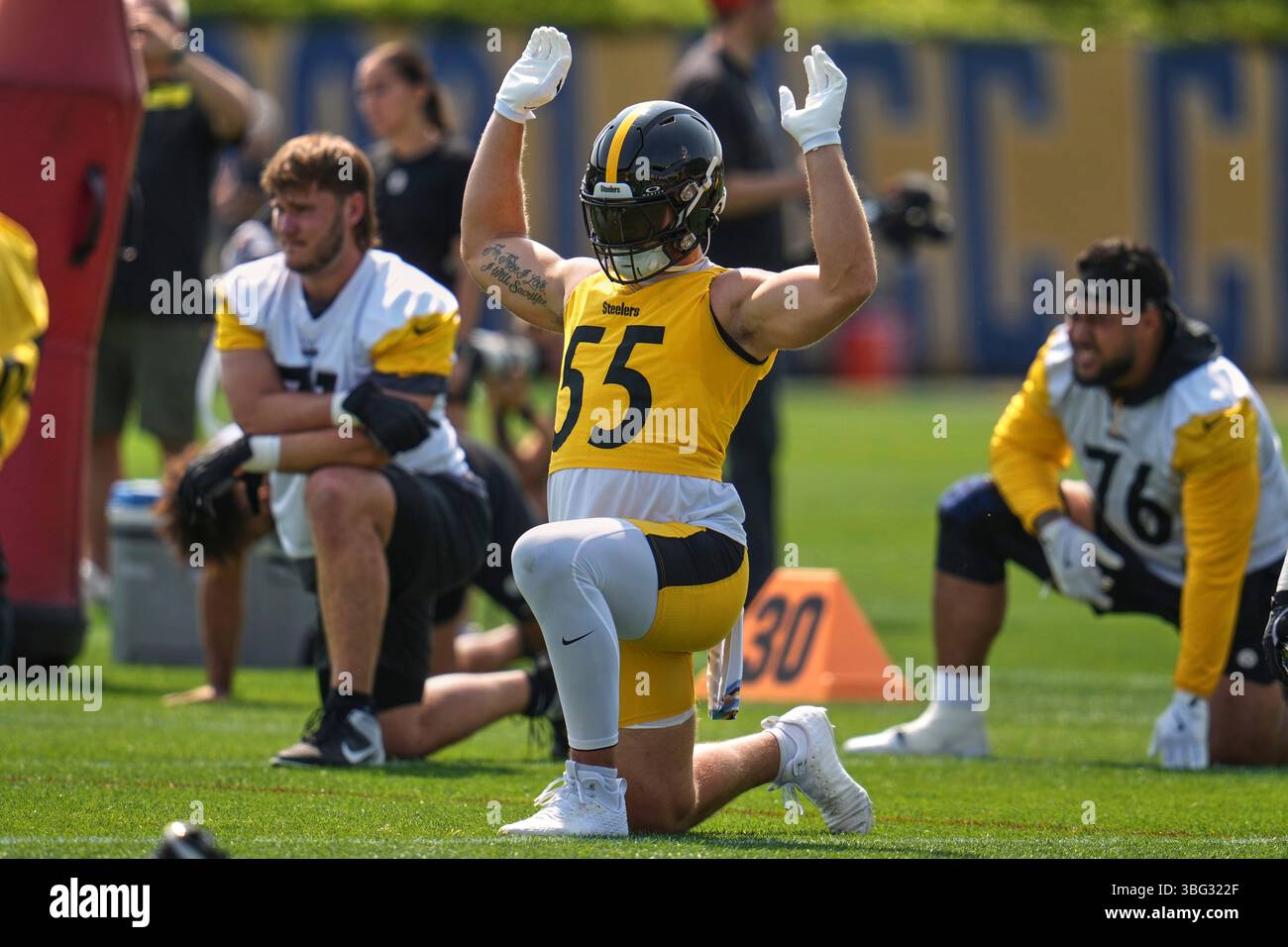 Pittsburgh Steelers linebacker Cole Holcomb (55) participates in the ...