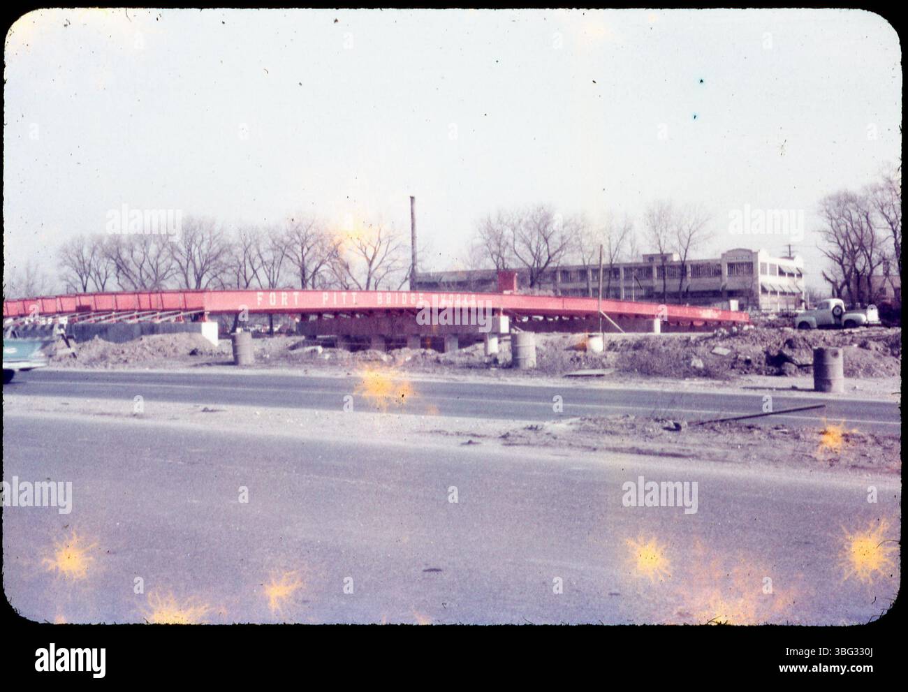 The installation of the Goodale Bridge at Goodale and Olentangy River ...