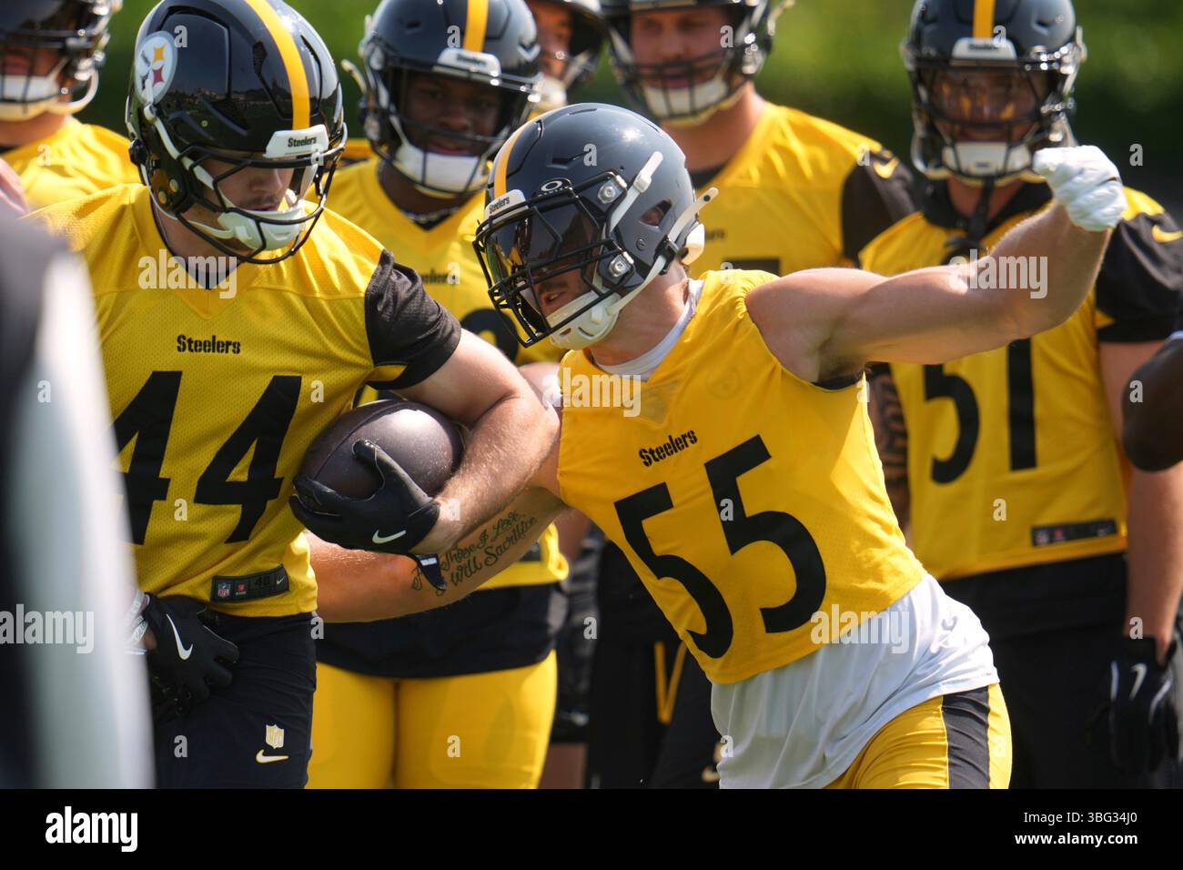 Pittsburgh Steelers linebacker Cole Holcomb (55) participates in the ...