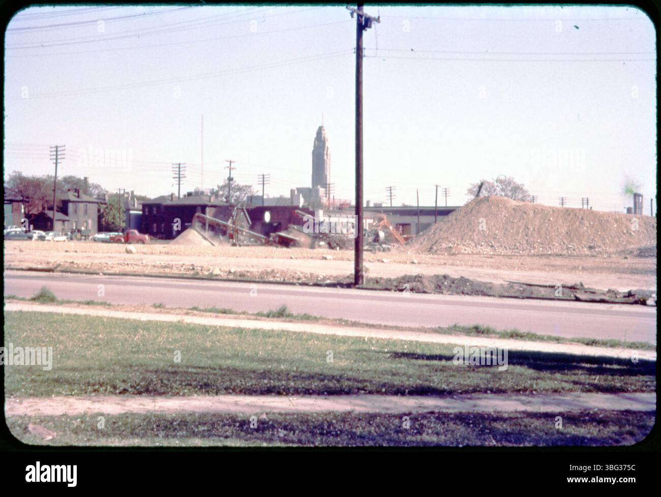 This image shows the construction of the Goodale leg of Interstate 670 ...
