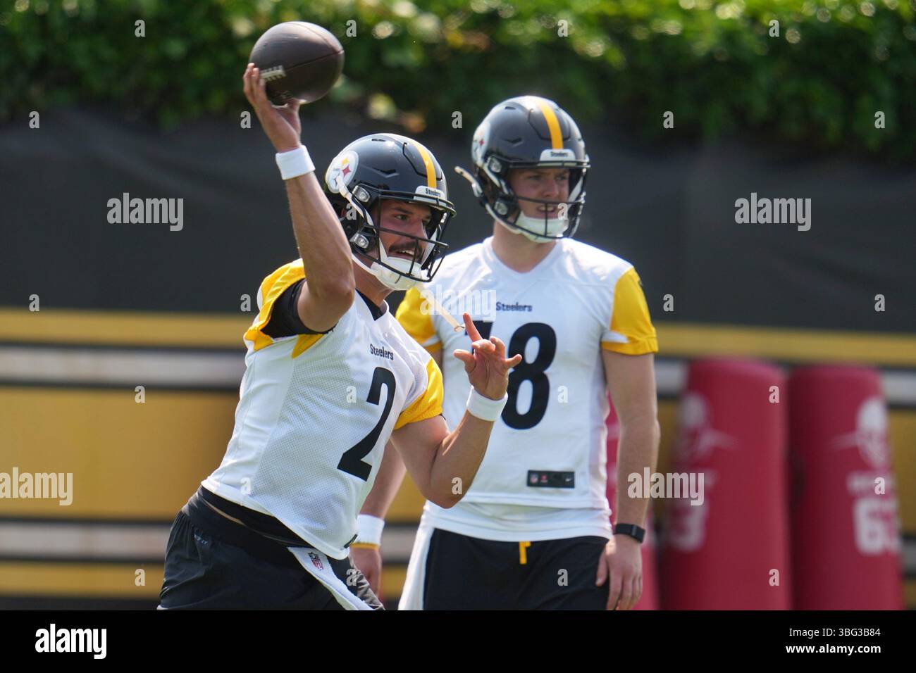 Pittsburgh Steelers quarterback Mason Rudolph (2) throws a pass with ...