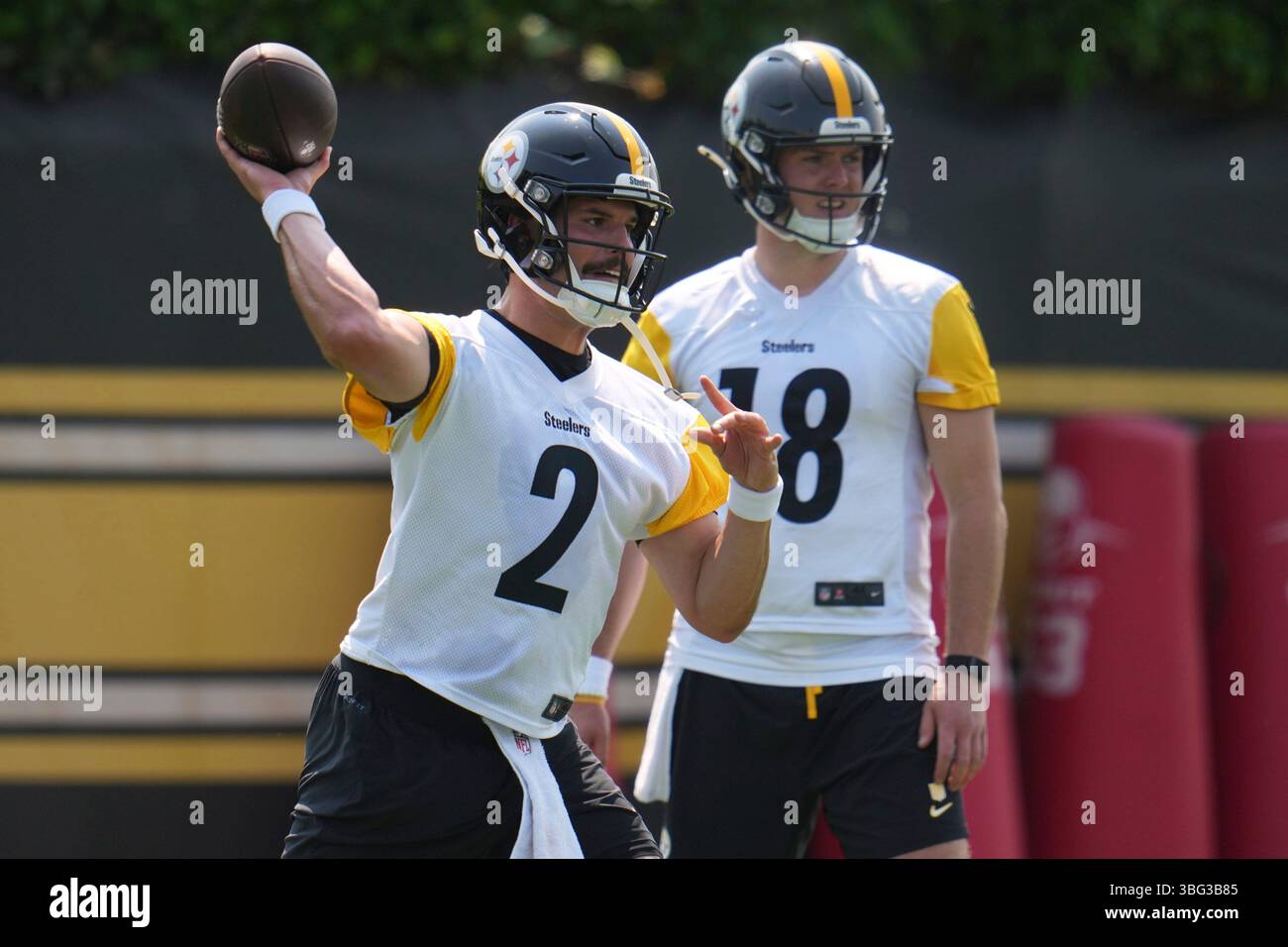 Pittsburgh Steelers quarterback Mason Rudolph (2) throws a pass with ...