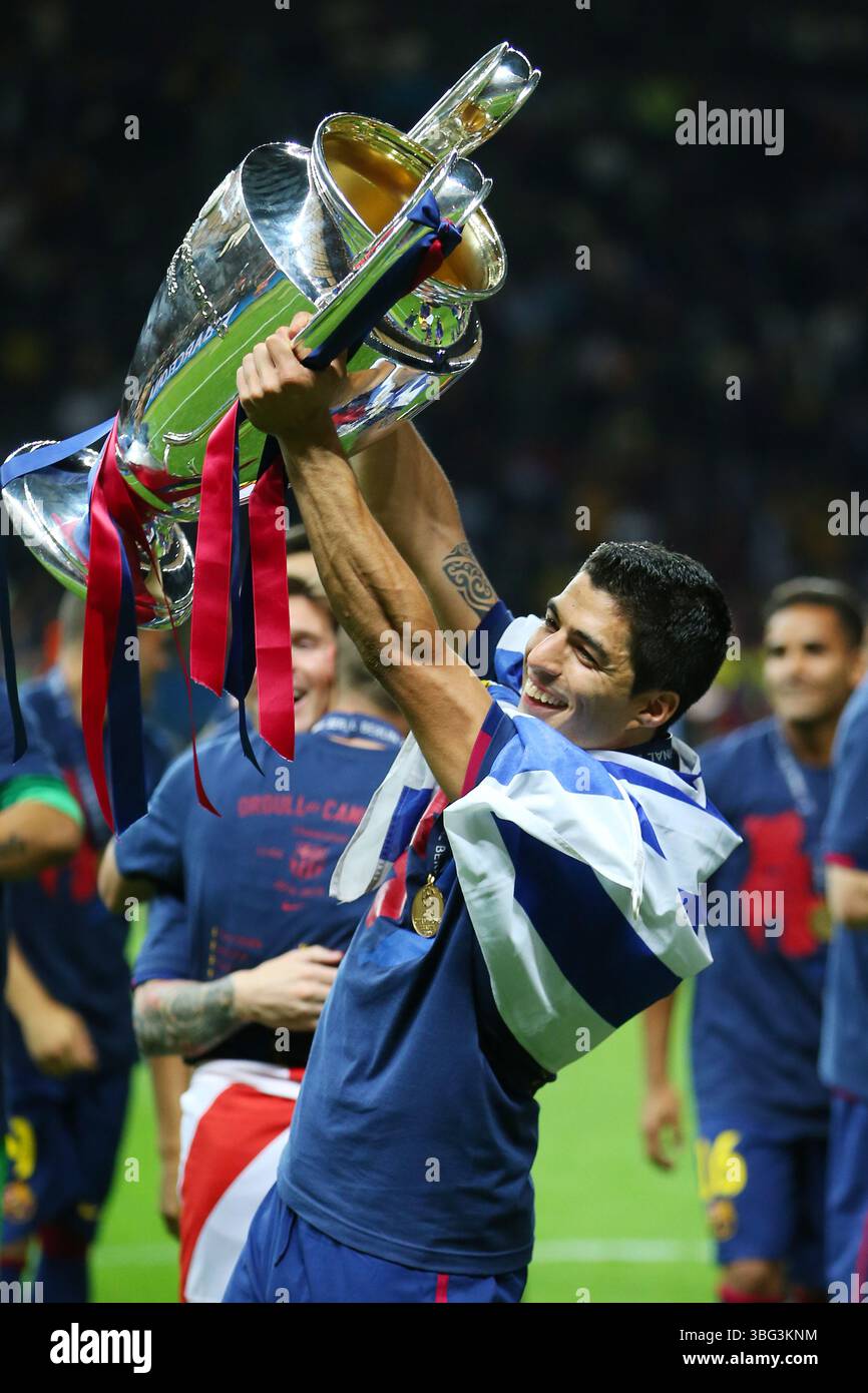 BERLIN, GERMANY - JUNE 06: Luis Suarez of FC Barcelona celebrates with ...