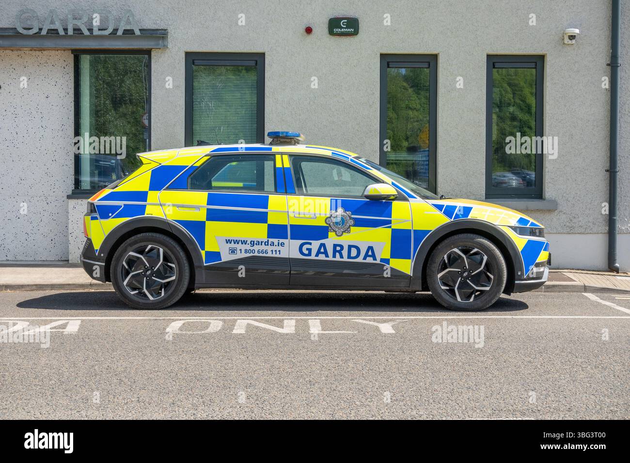 Irish Garda Police Hyundai SUV Parked Outside The Donegal Town Garda ...