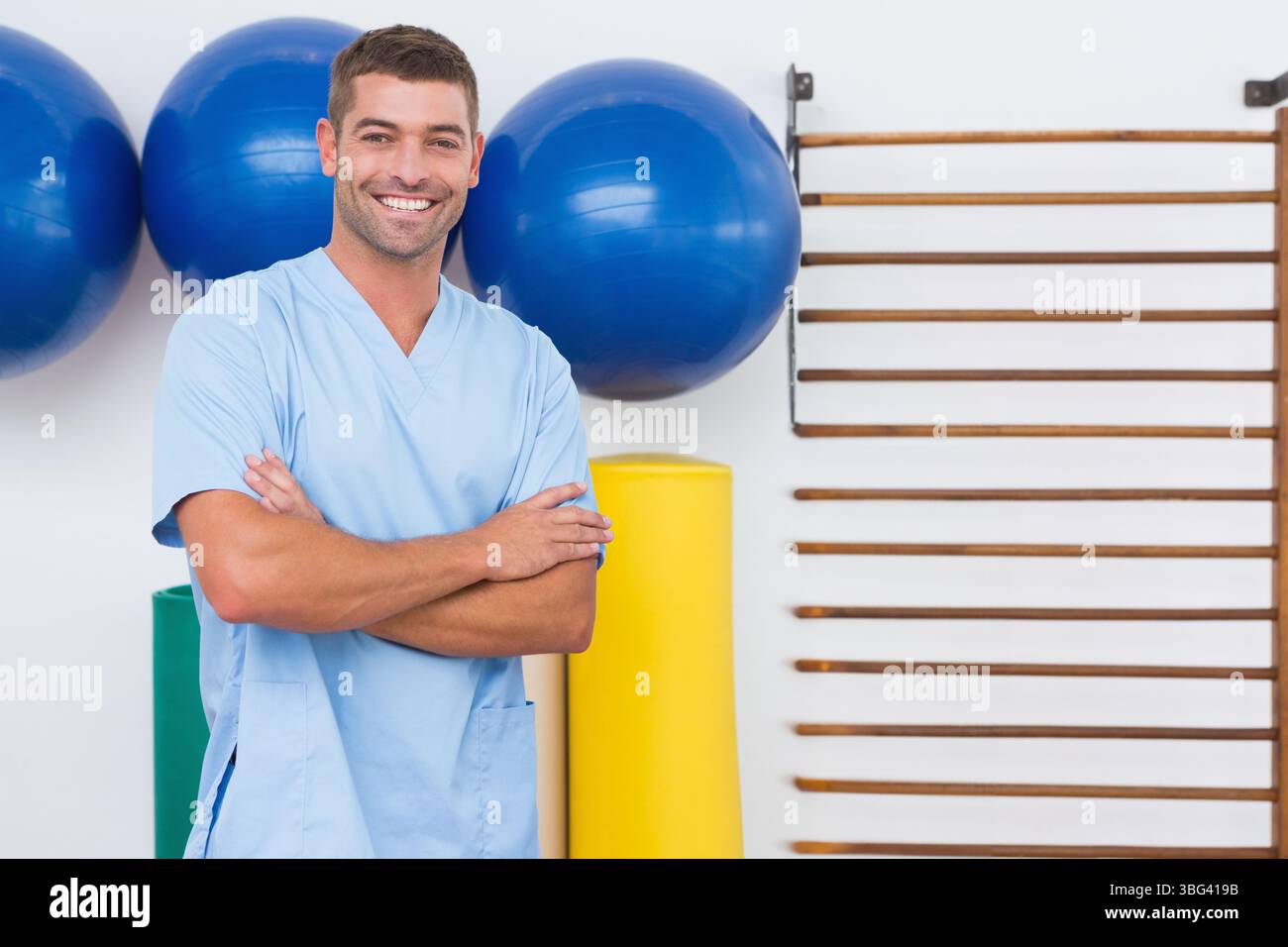 Physical therapist wearing blue scrubs hi-res stock photography and ...