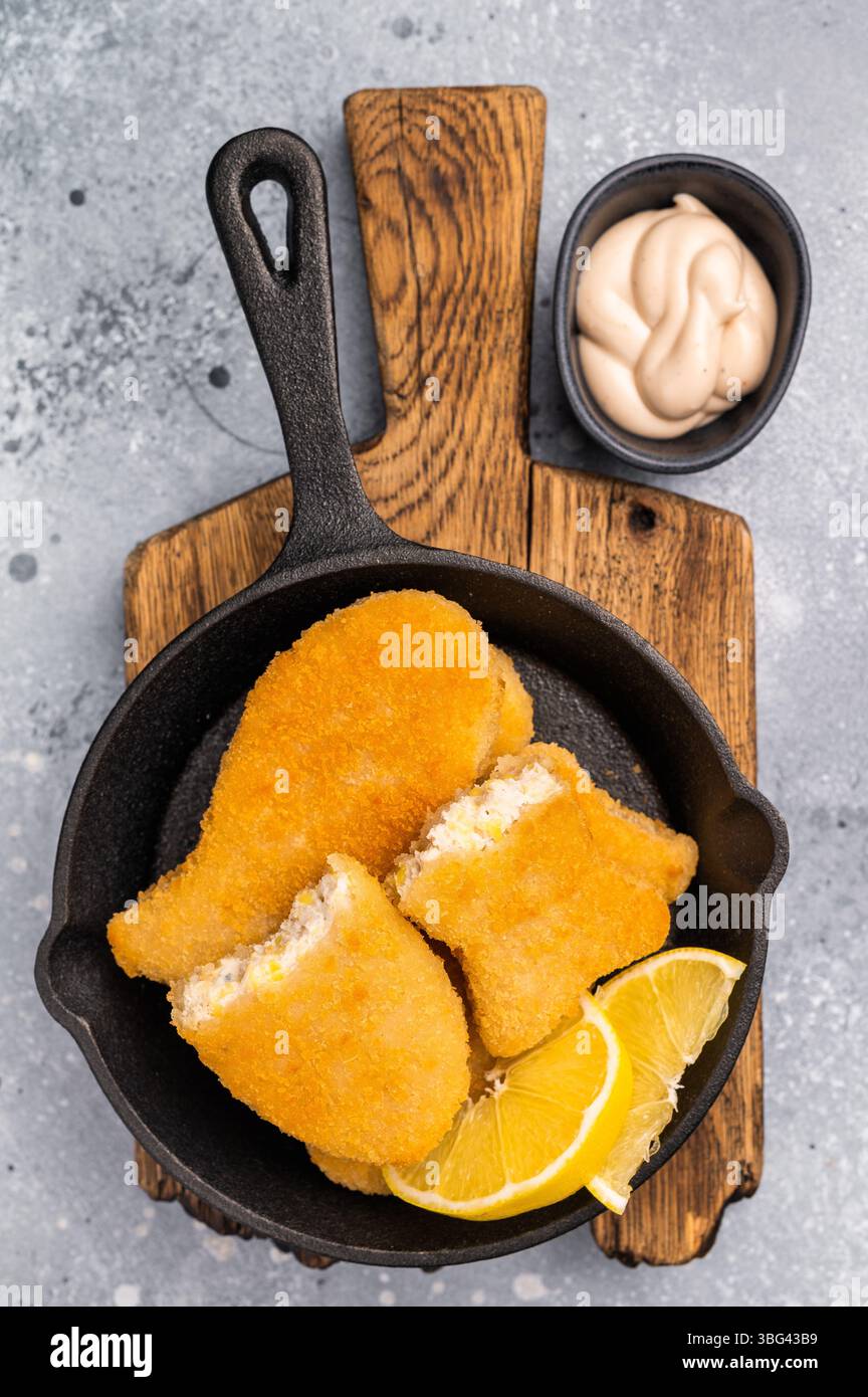 Breaded gold fish sticks hi-res stock photography and images - Alamy