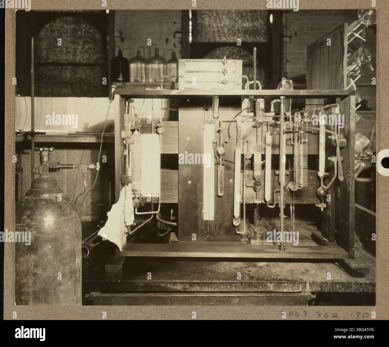 Ozone decomposition hi-res stock photography and images - Alamy
