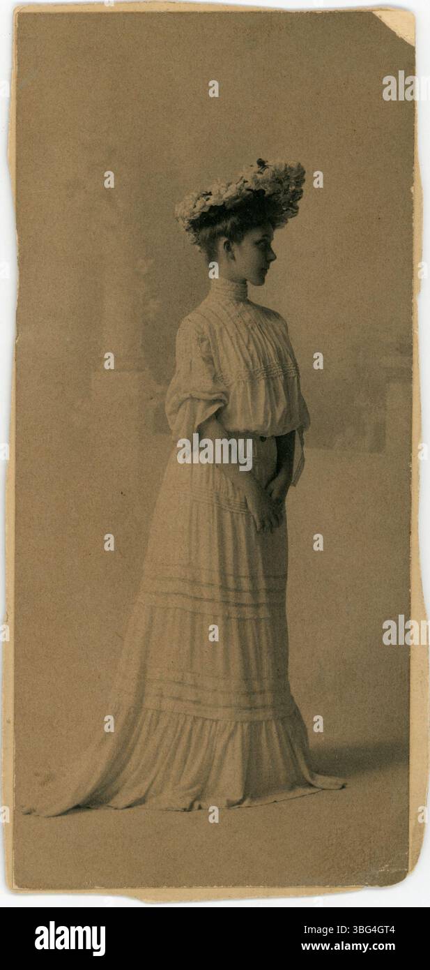 Photograph of Volinda Lucy Henderson (1883–1957), daughter of Charles G ...