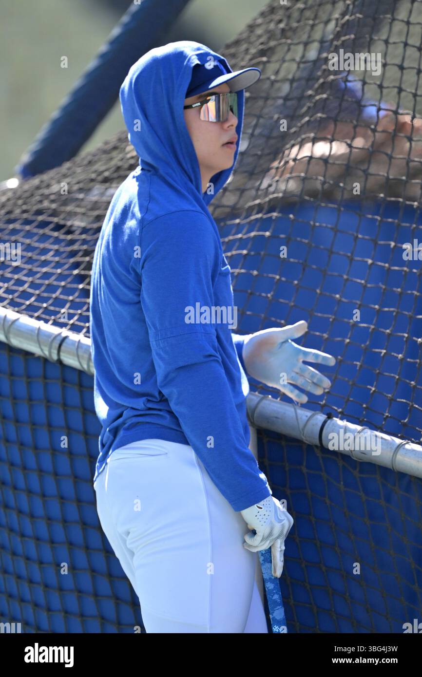 Los Angeles Dodgers' Hyeseong Kim warms up prior to a baseball game ...