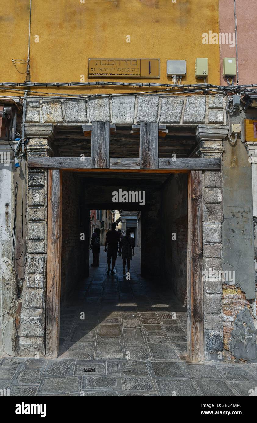 Sottoportico del ghetto hi-res stock photography and images - Alamy