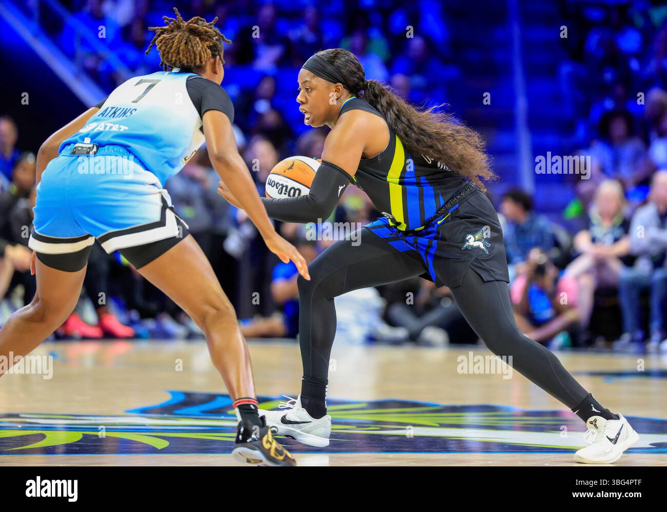 ARLINGTON, TX - MAY 31: Dallas Wings guard Arike Ogunbowale (24 ...