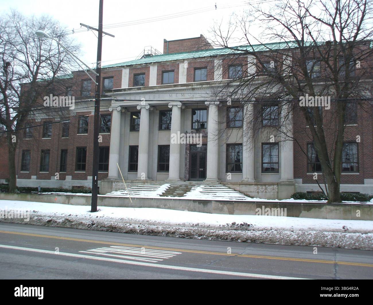 Photographs of the Battelle Memorial Institute building on King Avenue ...