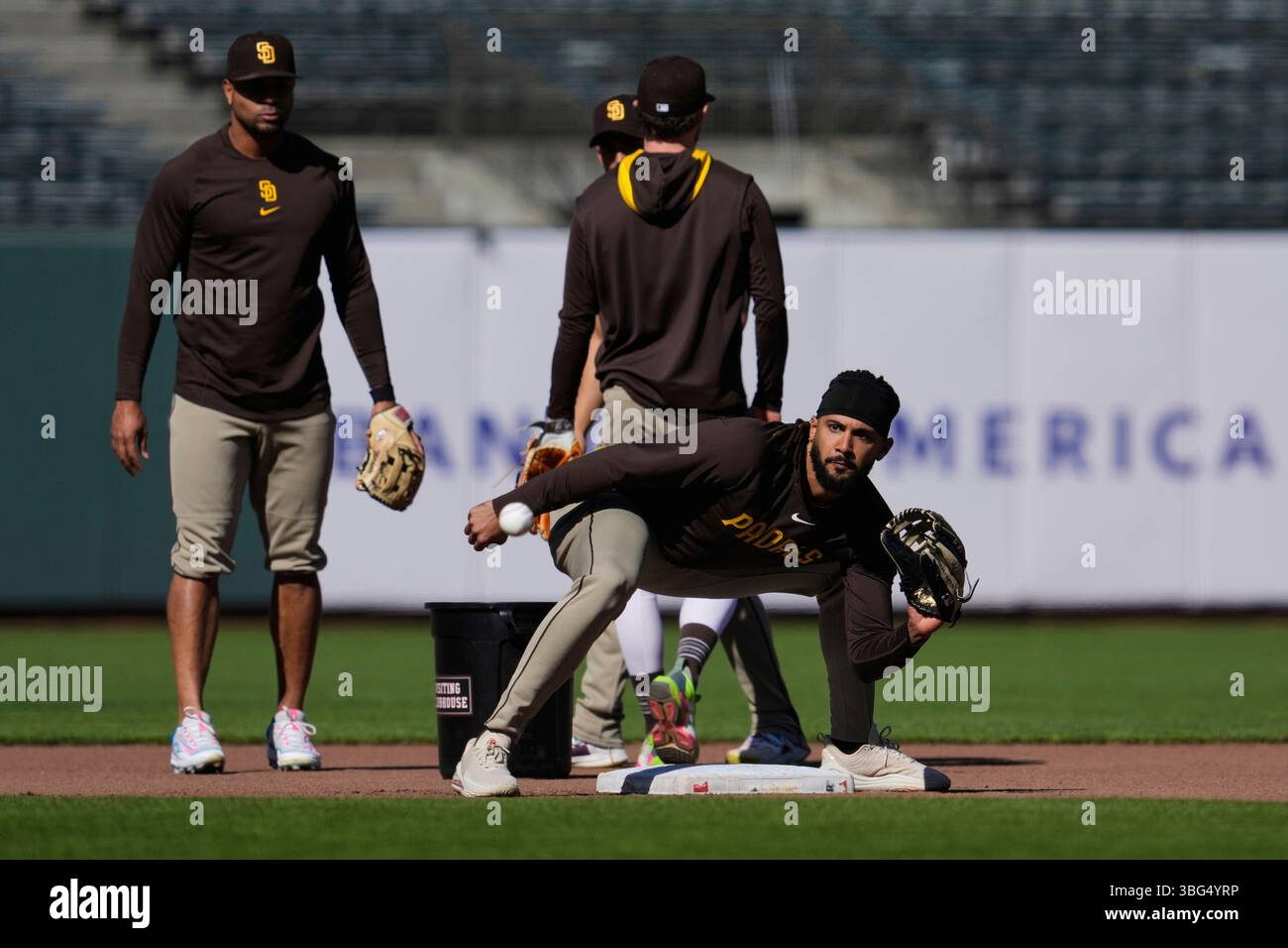 San Diego Padres' Fernando Tatis Jr., right, warms up during batting ...