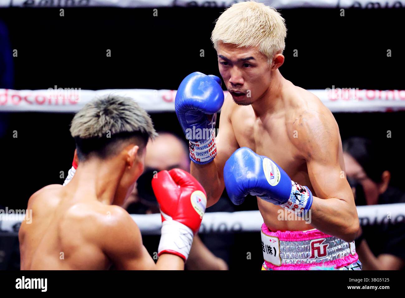 Kanagawa, Japan. 28th May, 2025. (L-R) Tsubasa Narai, Yuna Hara Boxing ...