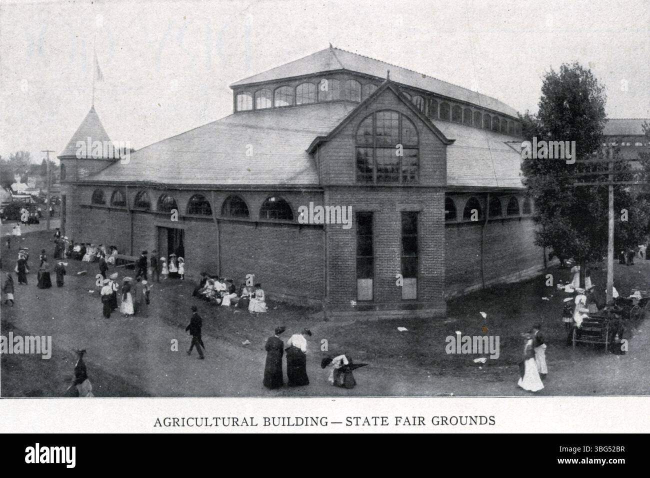 This 1908 photograph depicts the Agricultural Building at the Ohio ...