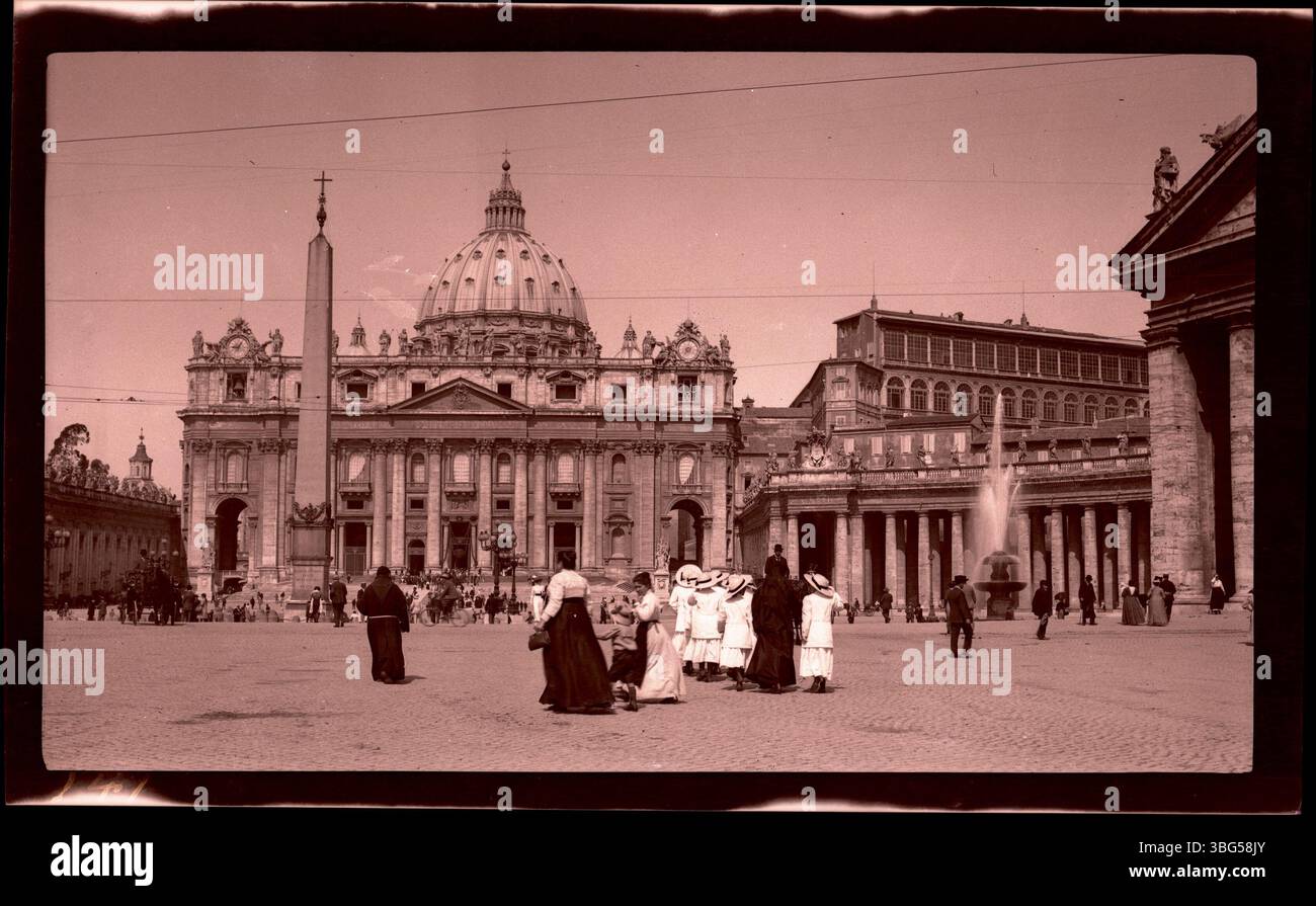 Catholic school uniforms hi-res stock photography and images - Alamy