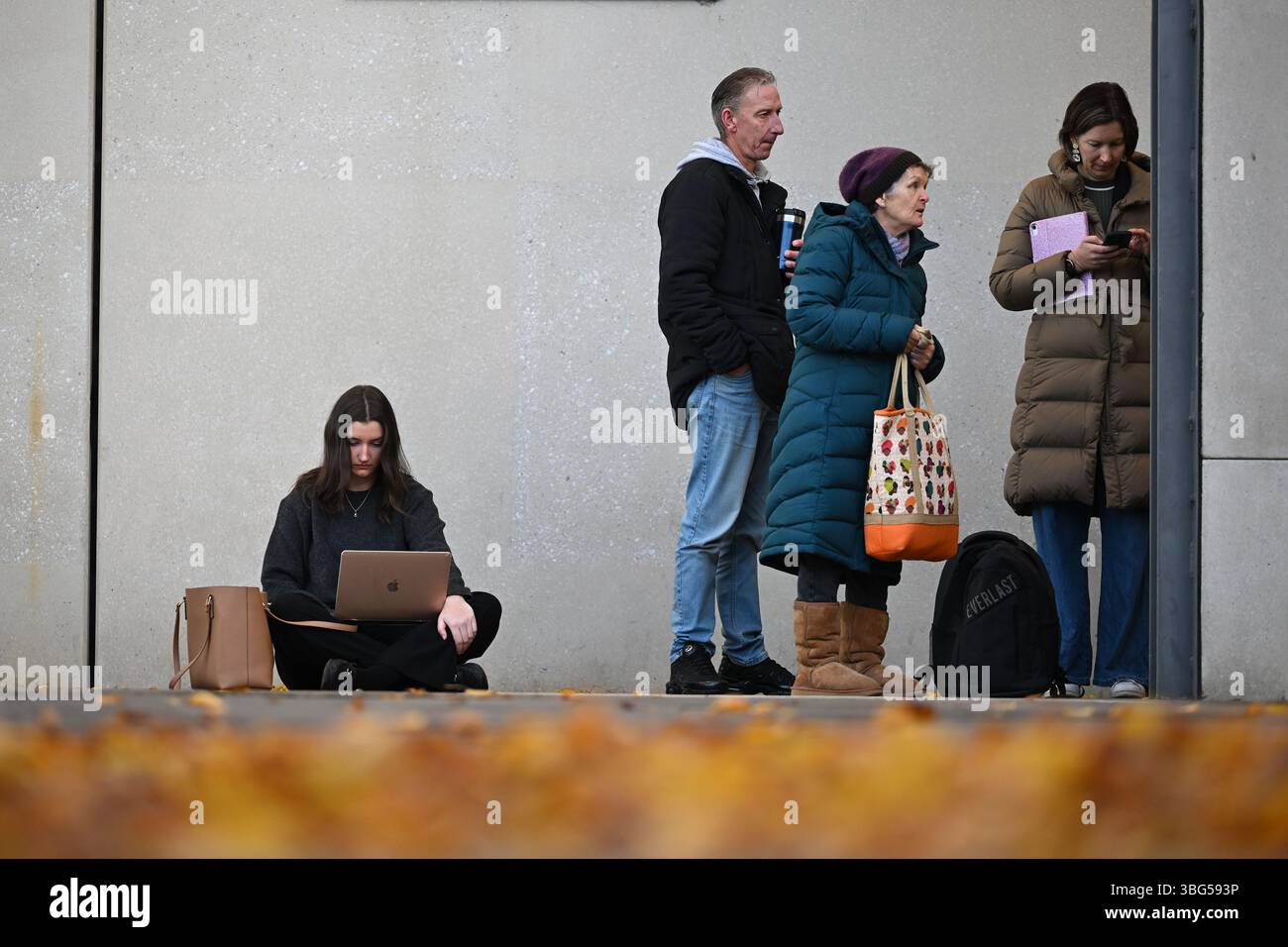 Morwell, Australia. 04th June, 2025. Members of the public line up ...