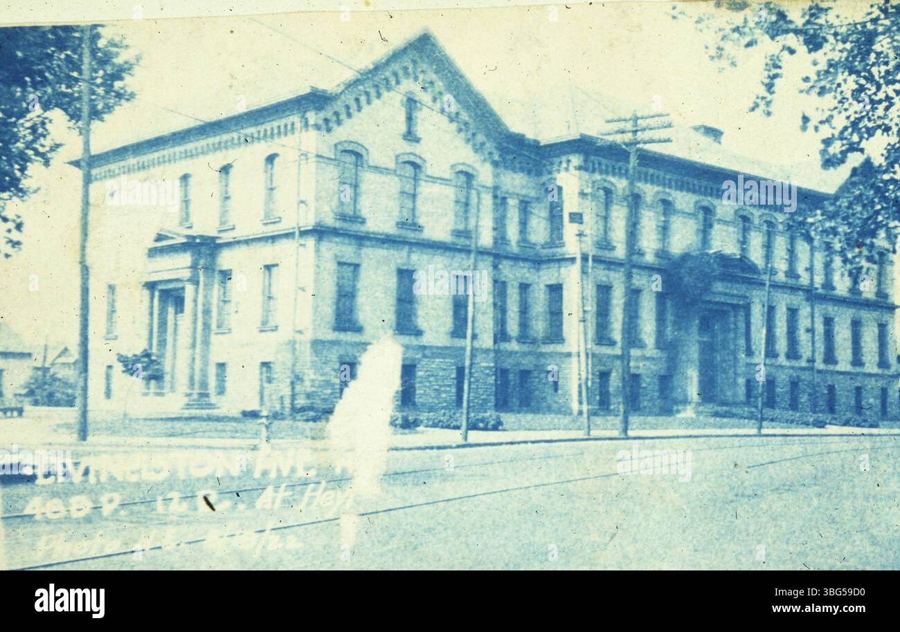 Photograph of Livingston Avenue Elementary School, built in 1901 and ...